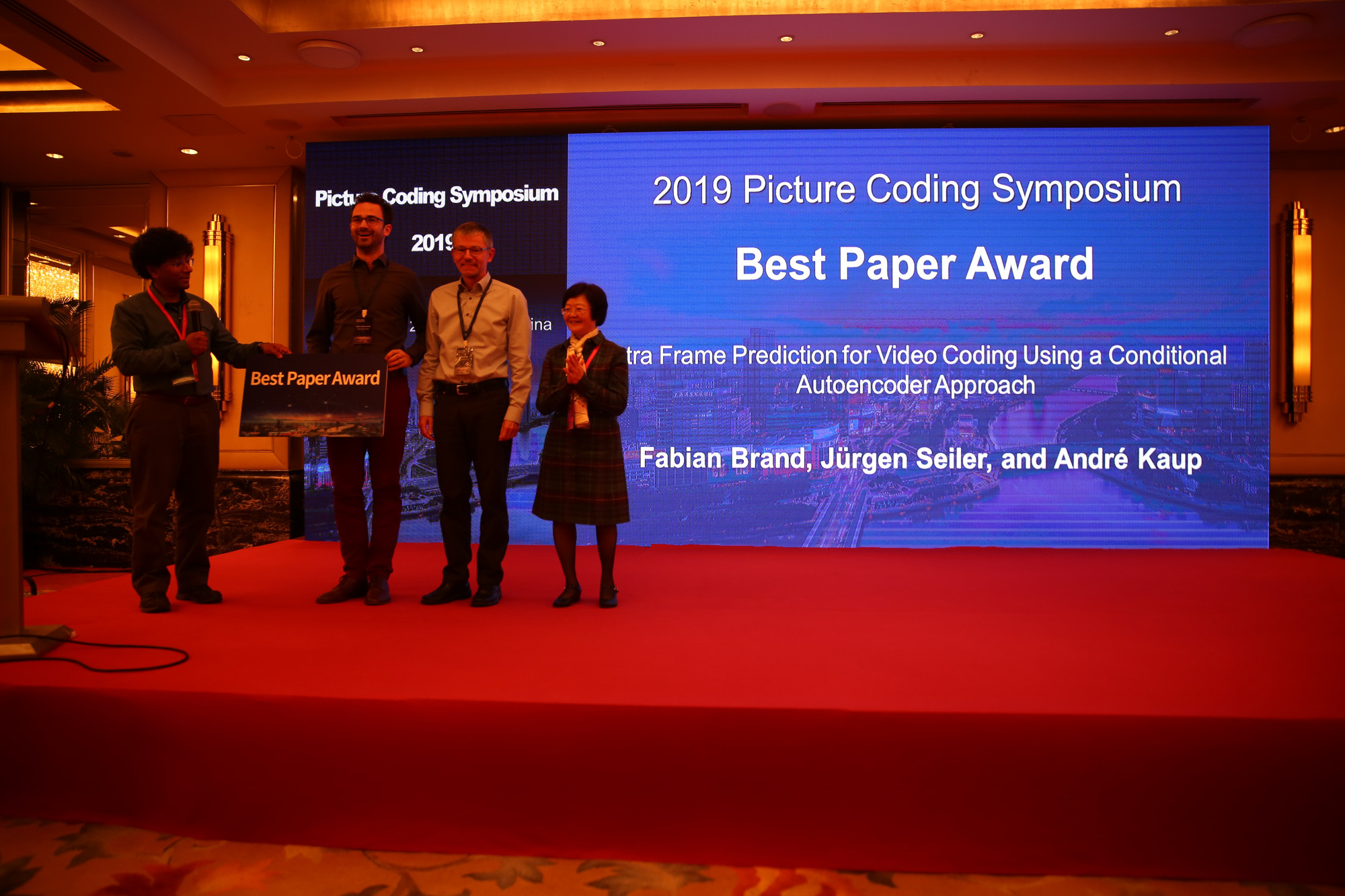 Auszeichnung: Best Paper Award im Rahmen des Picture Coding Symposium ...